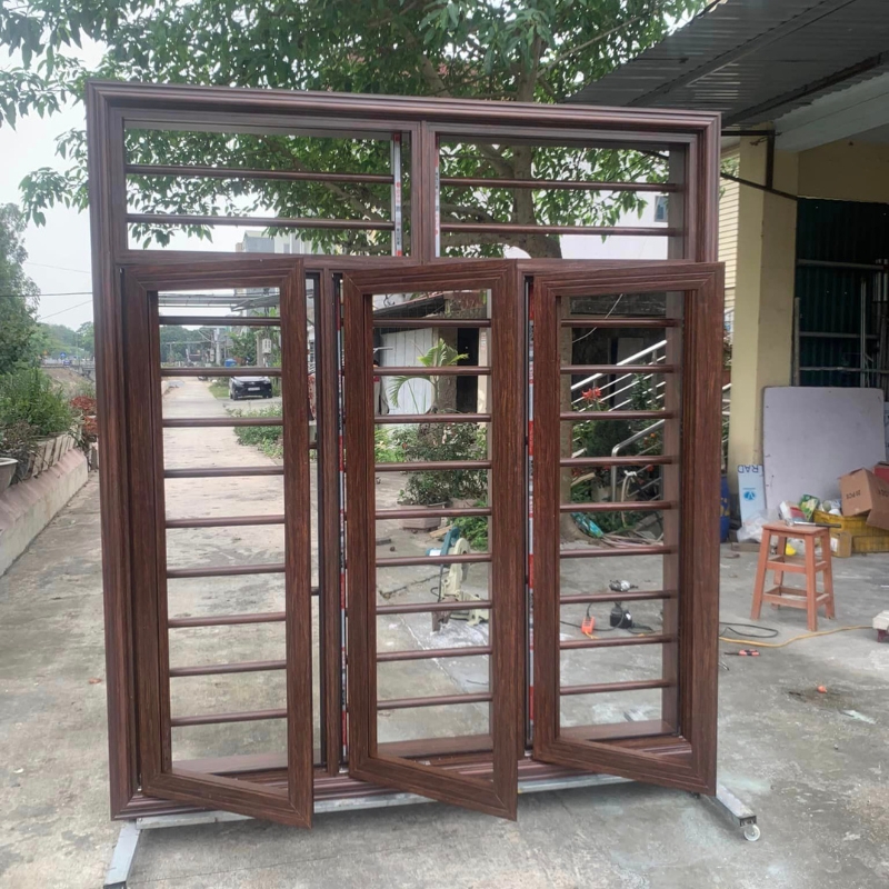 Những ưu điểm vượt trội của cửa nhôm hệ chấn song so với cửa gỗ truyền ...